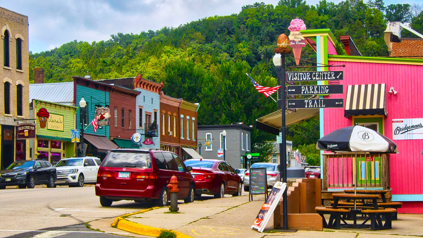 The Midwest's Most Lovable Town Is An Outdoorsy, Artsy Gem You've Never ...