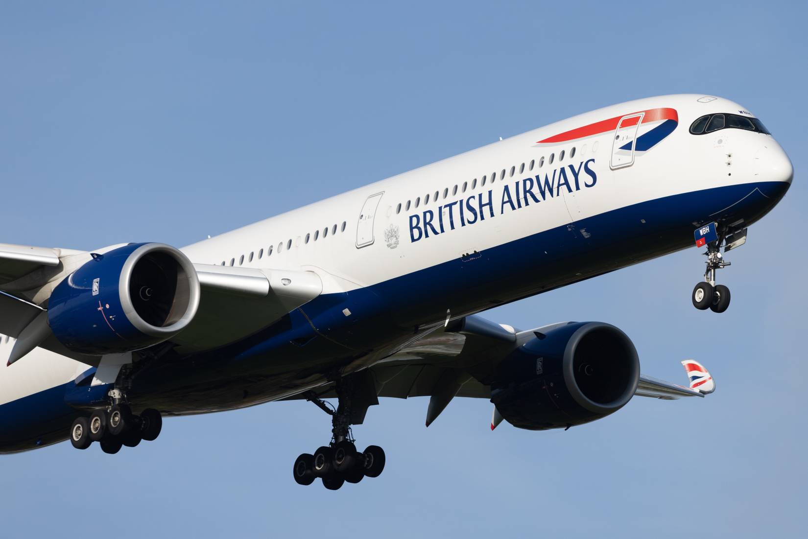 Passengers Outraged As Airline Pilot Only Gets Slap On The Wrist After ...