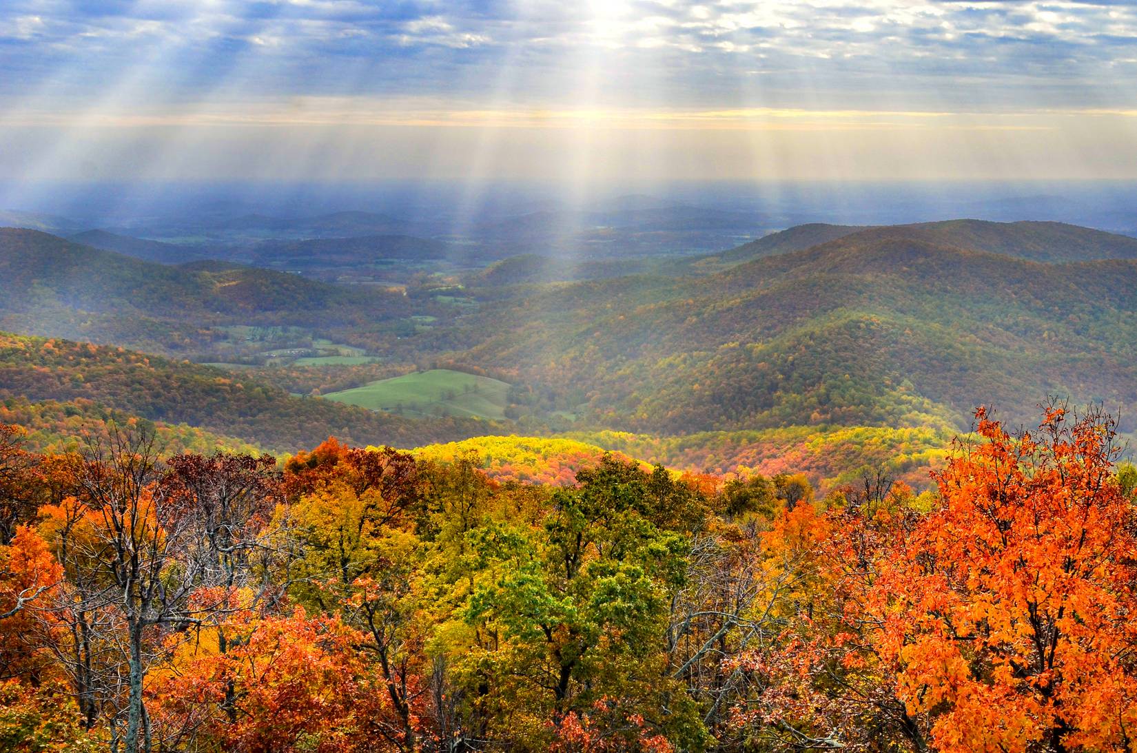 This Beloved Train Ride Is Back for Fall—But You Only Have 5 Weekends ...
