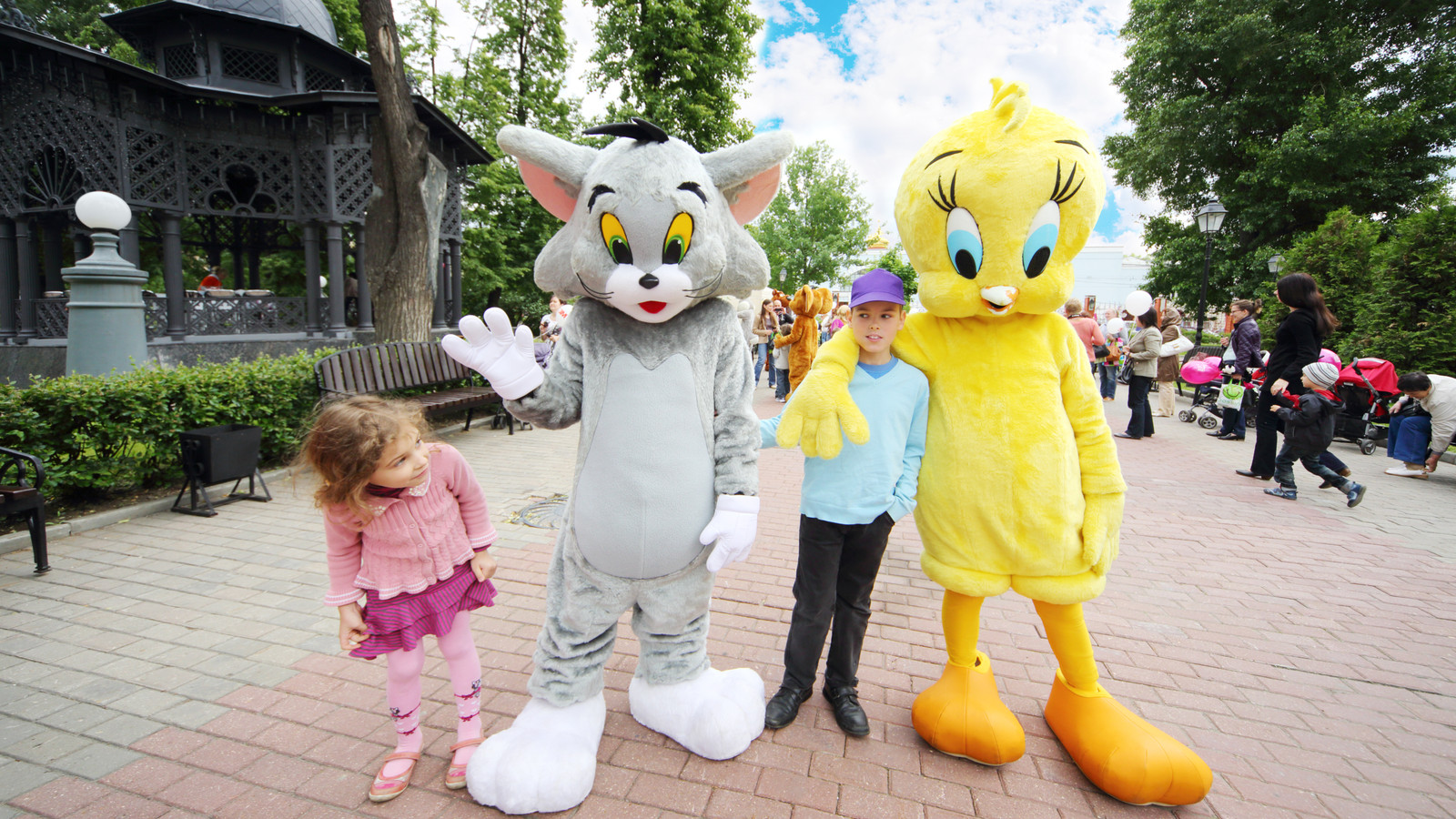 Disney World Worker Catches Guests By Surprise After Revealing The New ...