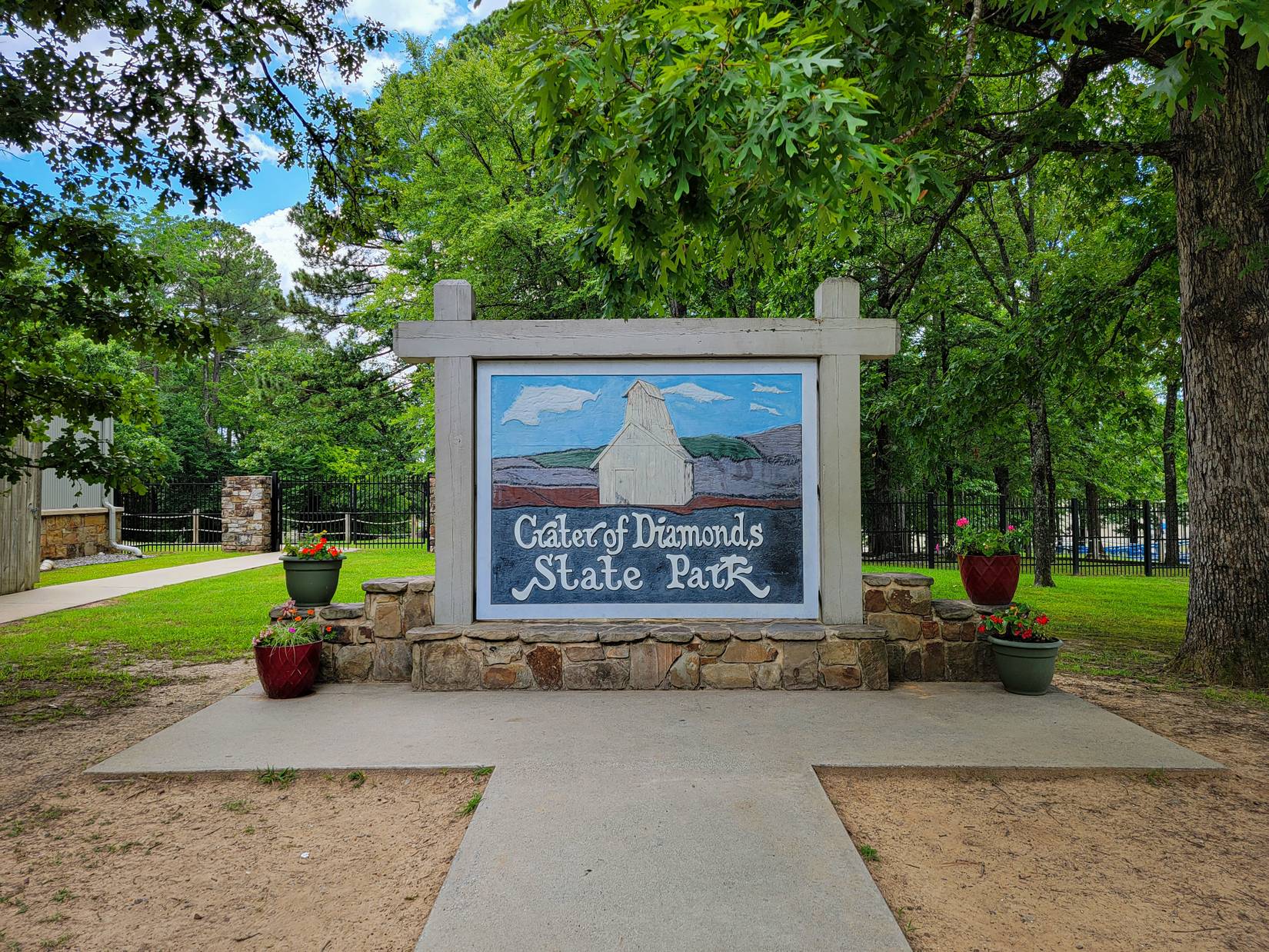 This Literal "Hidden Gem" State Park Is An Old Diamond Mine Where ...