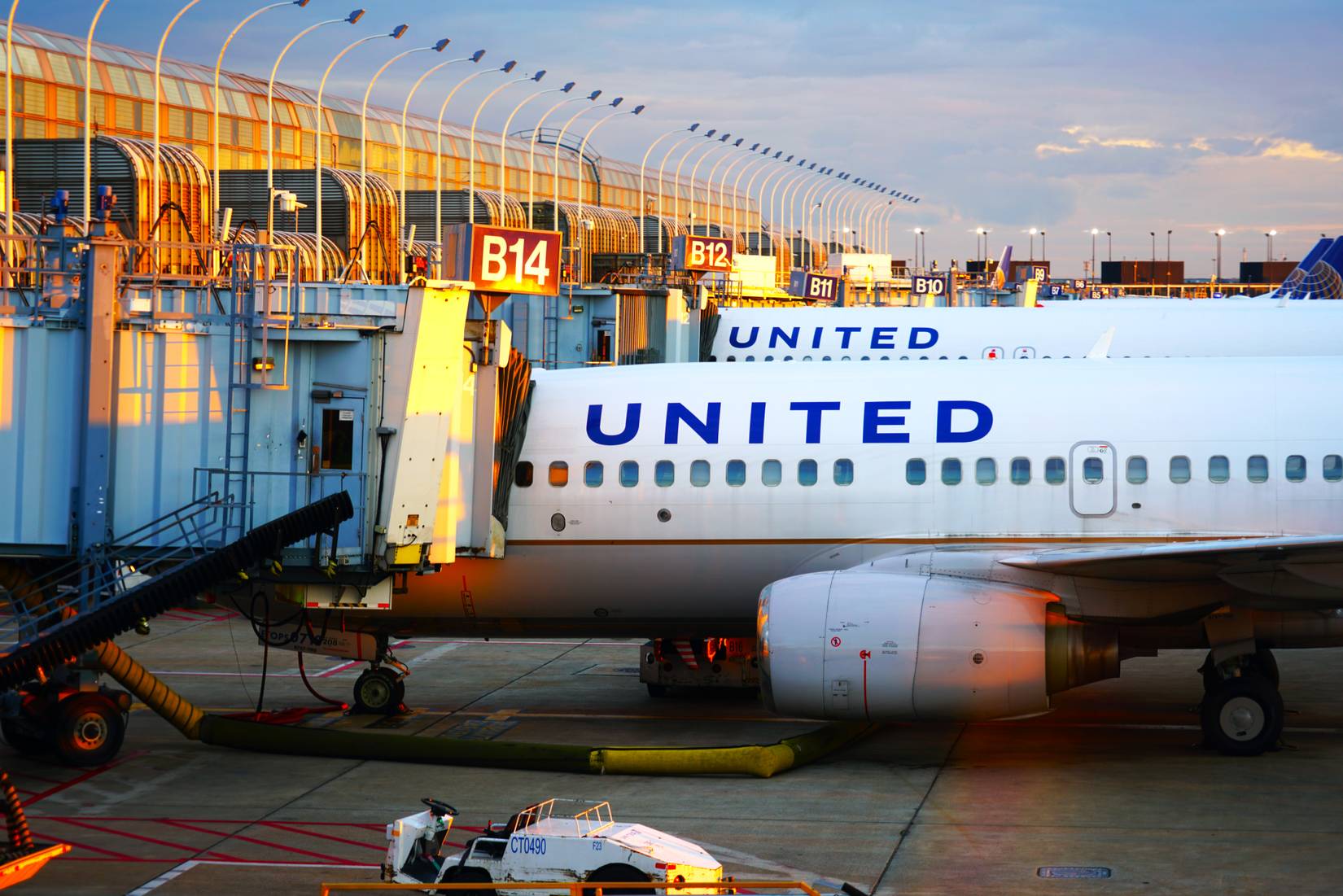 United Airlines U-Turns In Mid-Air Due To Medical Emergency While Delta ...