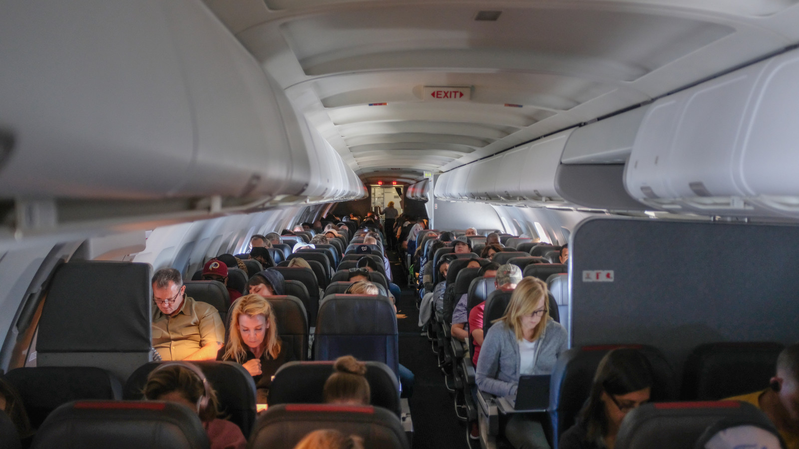 American Airlines Passenger Calls Out Annoying In-Flight Behavior That ...