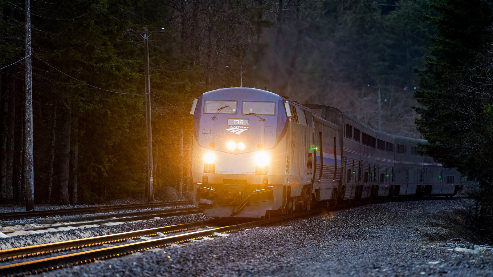 Amtrak's Night Owl Fares Can Save You Big, But Is The Night Train Safe?