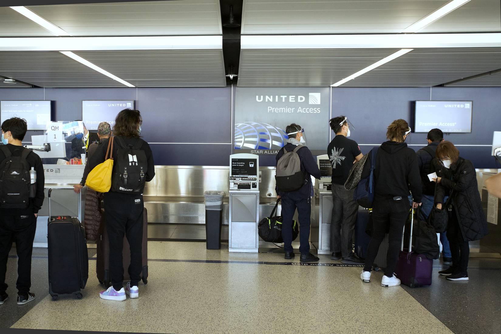 United Airlines Pilot Applauded For Bold Decision That Forced ...