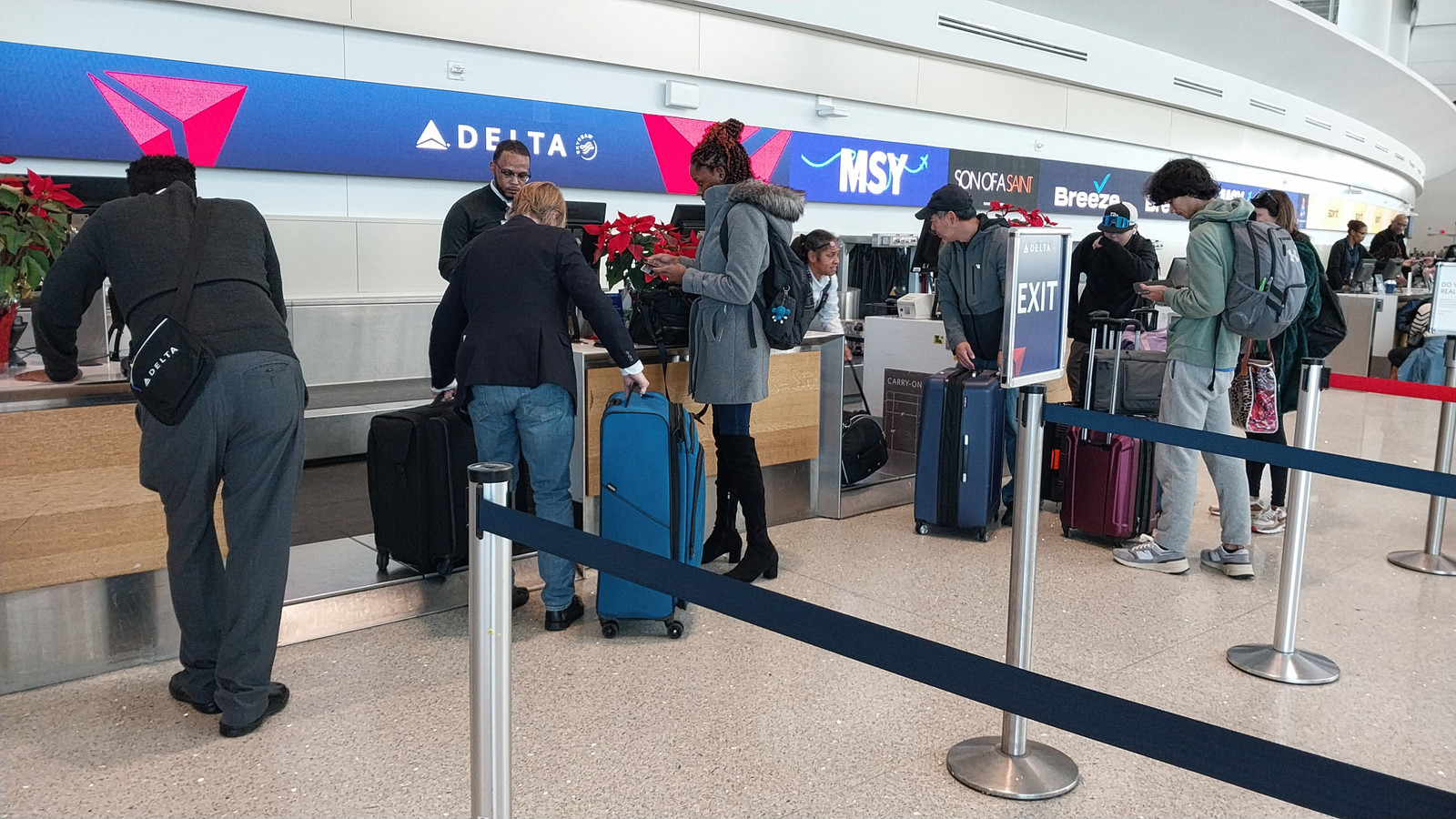 Delta Air Lines' Biggest Hubs Leave Passengers Stranded After ...