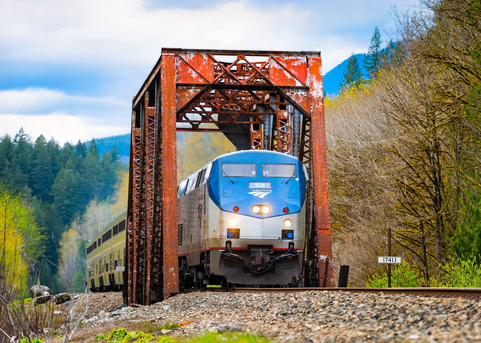 Amtrak's Empire Builder To Glacier National Park Is The Trip You're ...