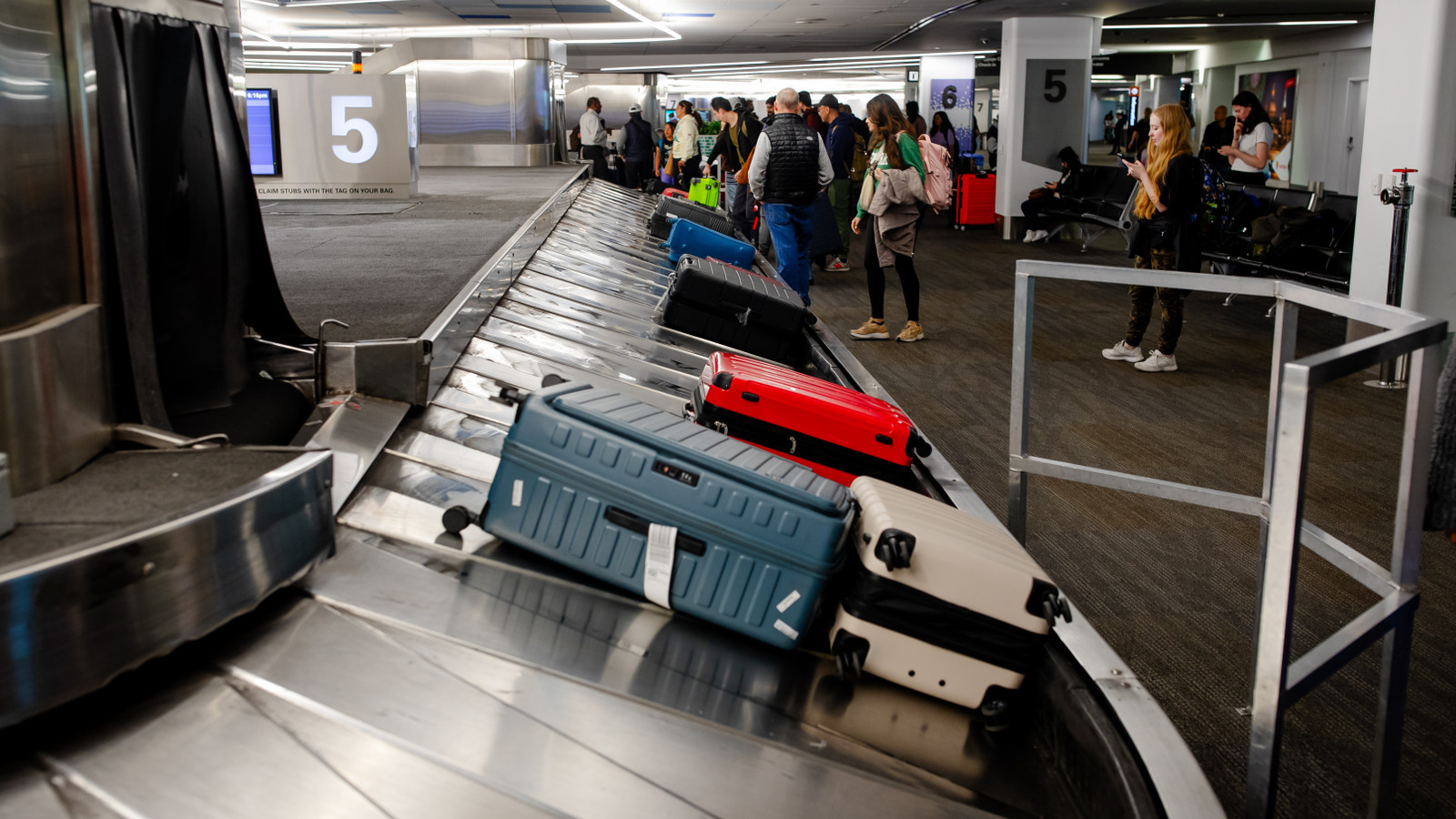 U.S. Airlines' Increased Bag Fees Questioned As Jet CEO Claims There ...