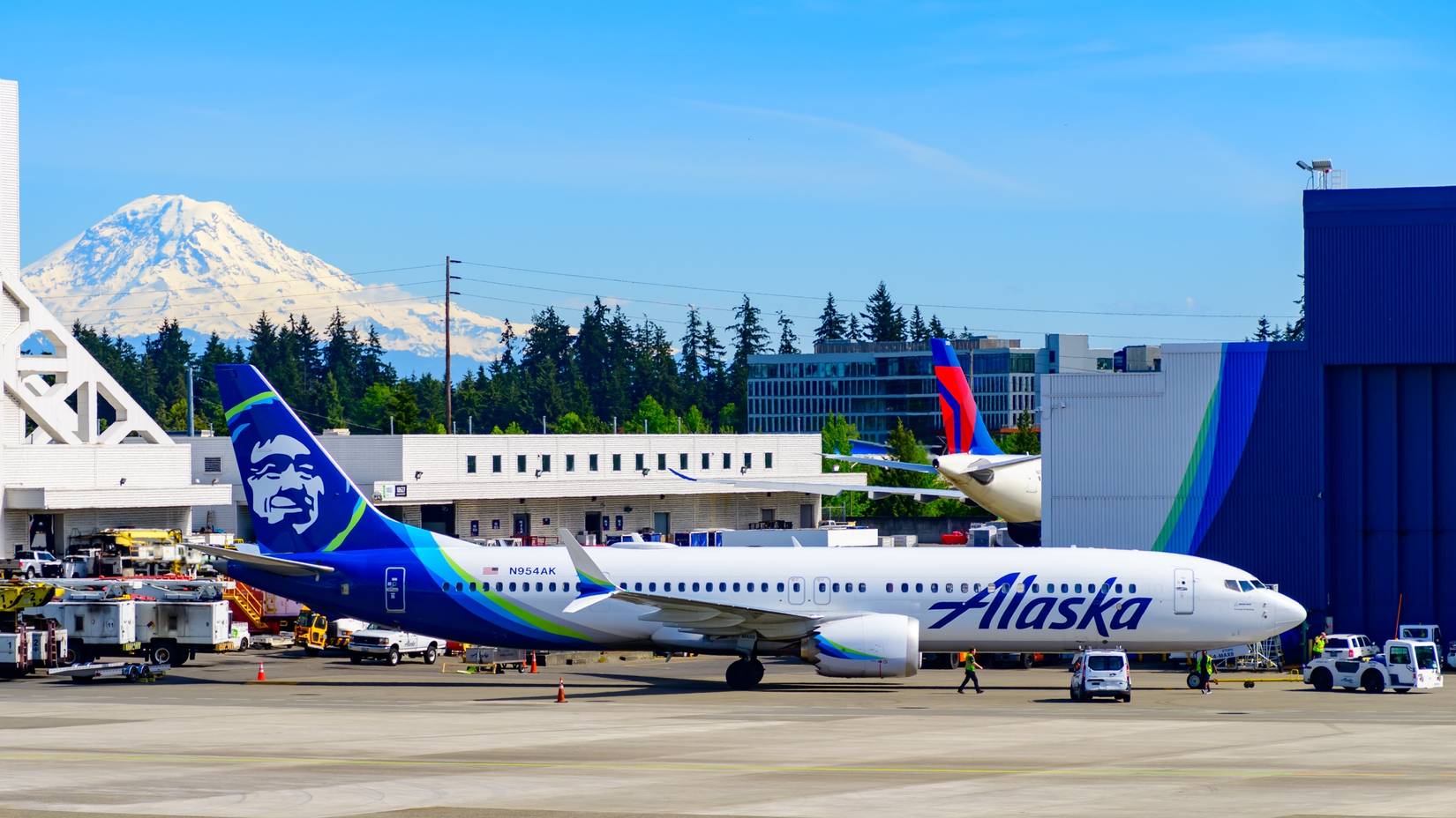 Hawaiian Airlines Employees Face A Dress Code Ban As Alaska Airlines ...