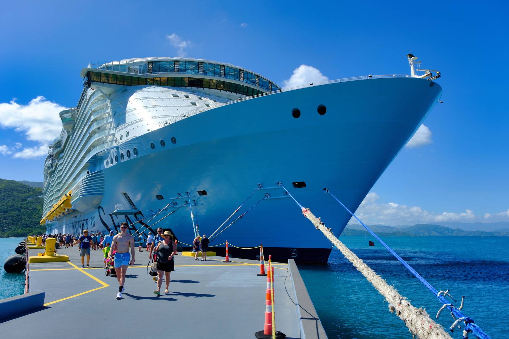 Royal Caribbean Keeps Quiet While Norwegian Cruise Line Issues Warning ...