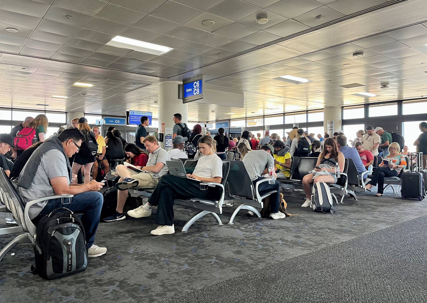 American Airlines' Major Hub Delays Hundreds Of Flights Following FAA's ...