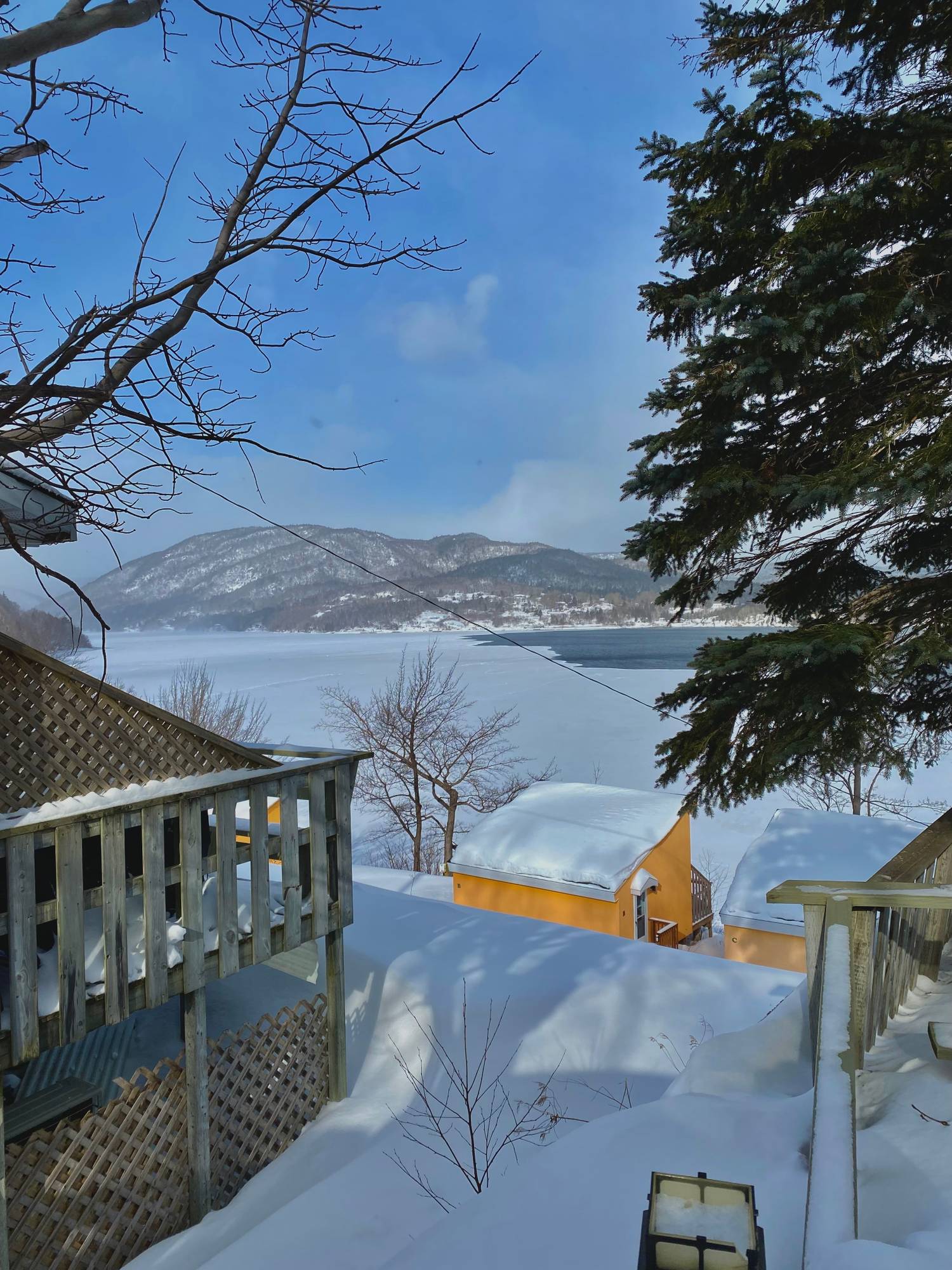This Underrated North American Ski Resort Lets You "Ski To The Ocean ...