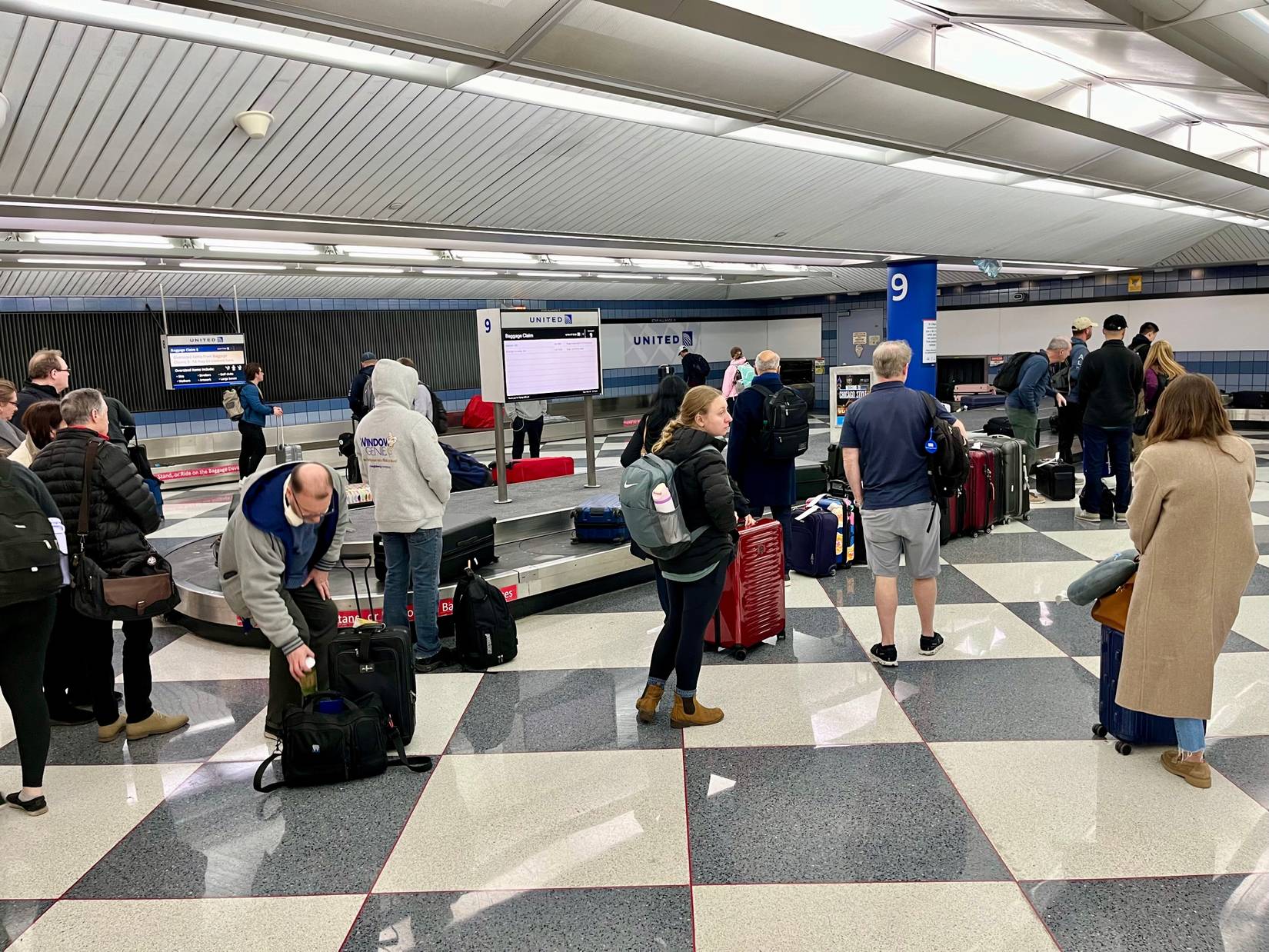 United Airlines Gets Standing Ovation For Performance After FAA Ground ...