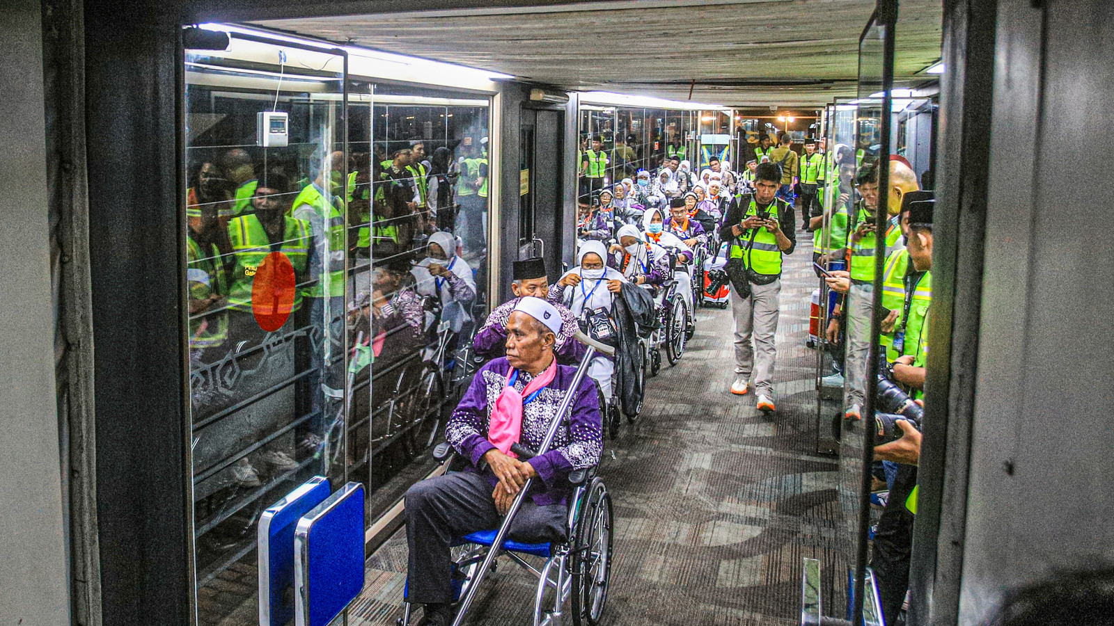 Travelers Are Sick Of Airline Passengers' Disgraceful "Jetway Jesus ...