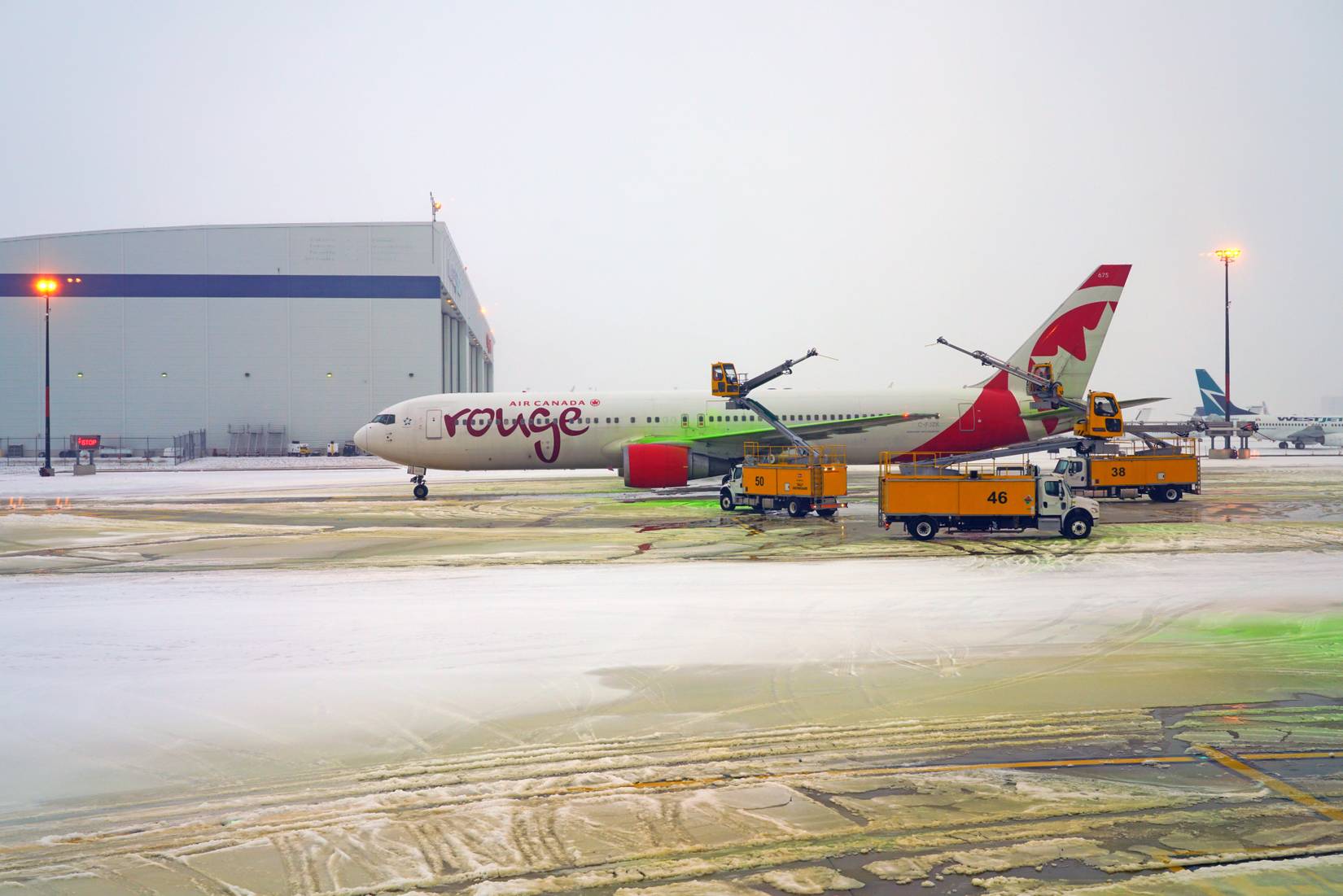 Air Canada Issues Statement After Passengers On Flight AC1502 Call 911 ...