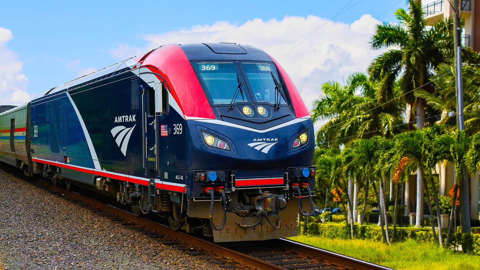 Amtrak’s 1,300-Mile Route From NYC To Miami Is The Ultimate East Coast ...