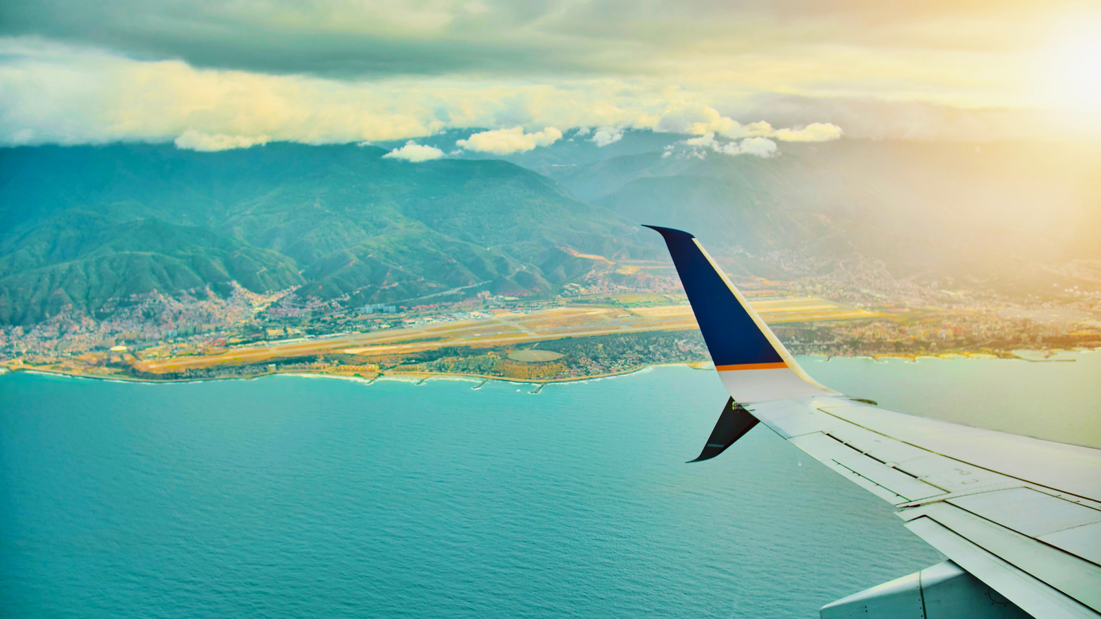 FAA Orders Emergency Ban On U.S. Airlines After "Explosions" In Caracas ...