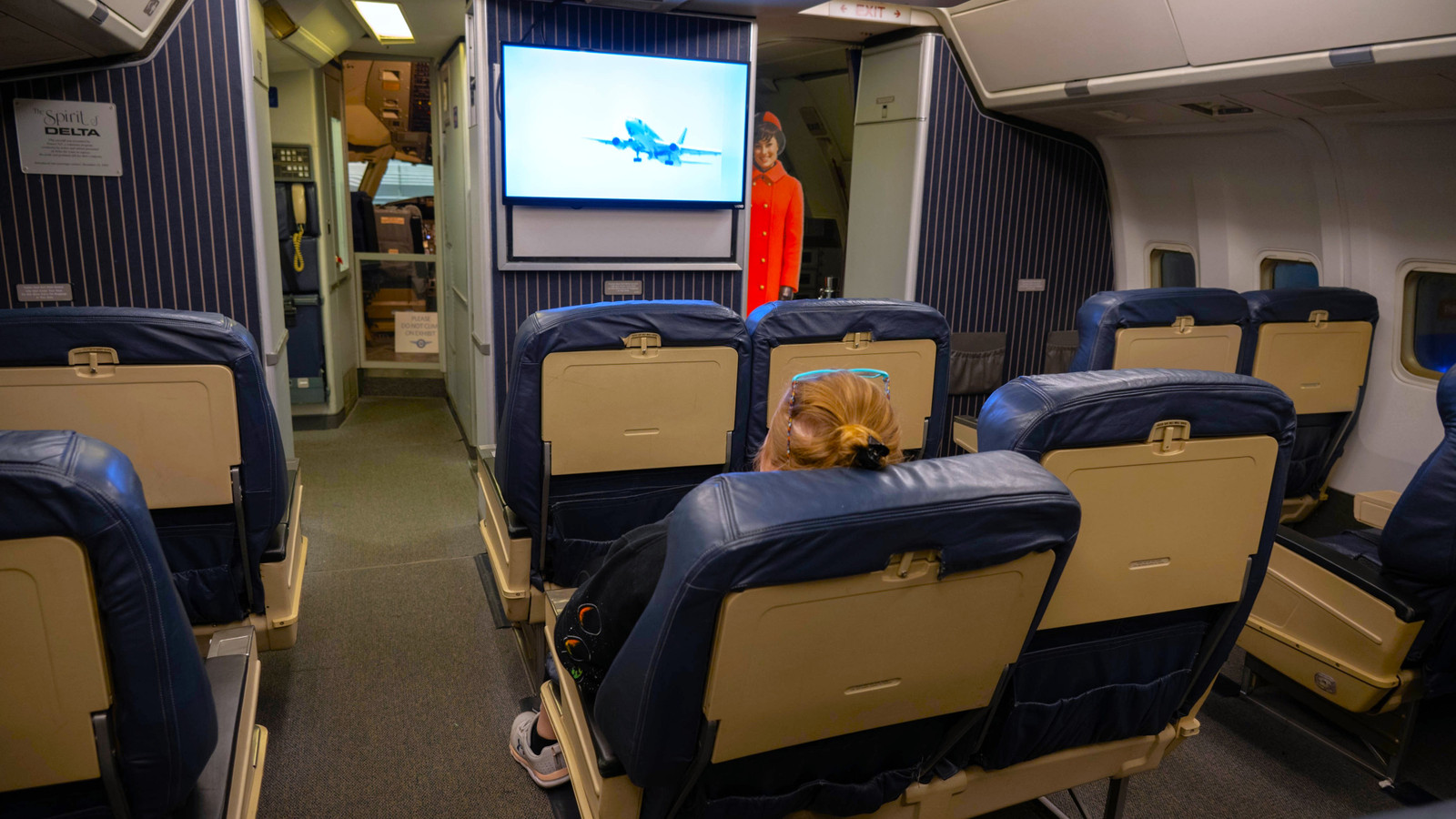 Delta Air Lines Attendant's Awkward Response To First Class Passenger ...