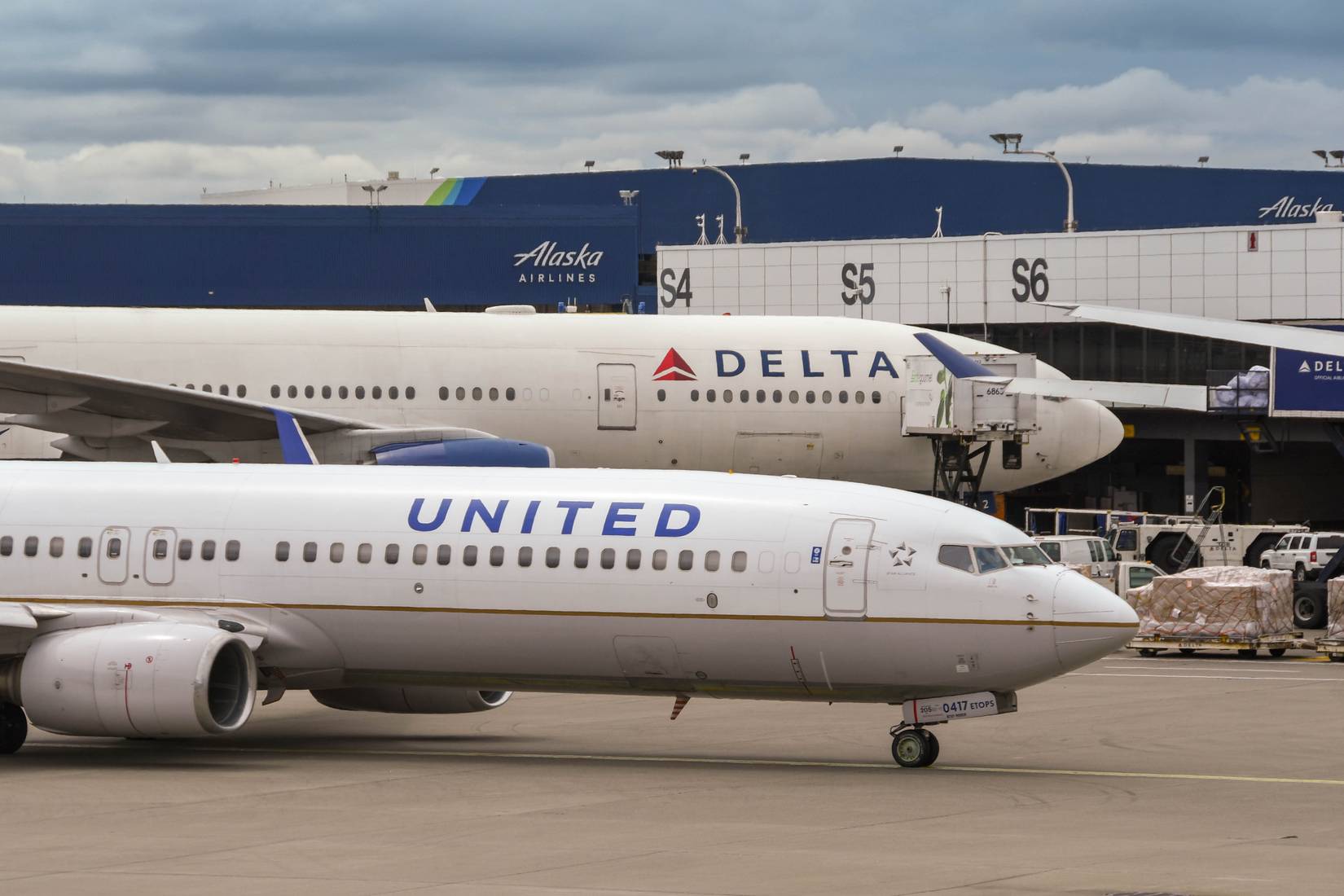 Delta Vs. United: Which Airline Has The Most Comfortable Economy Seats?