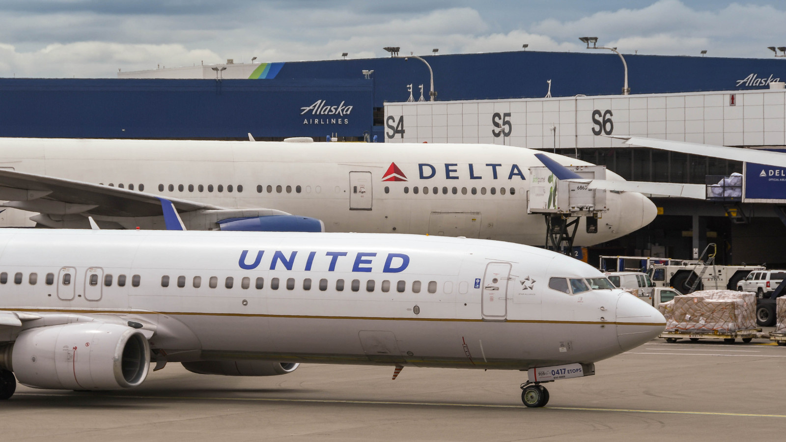 Delta Air Lines Retaliates With Double The Service On United Airlines ...
