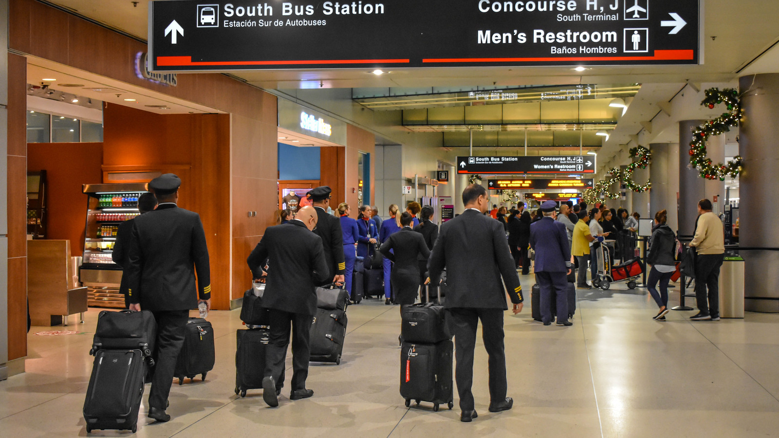 FAA Issues Three Ground Stops At Major United And American Airlines ...