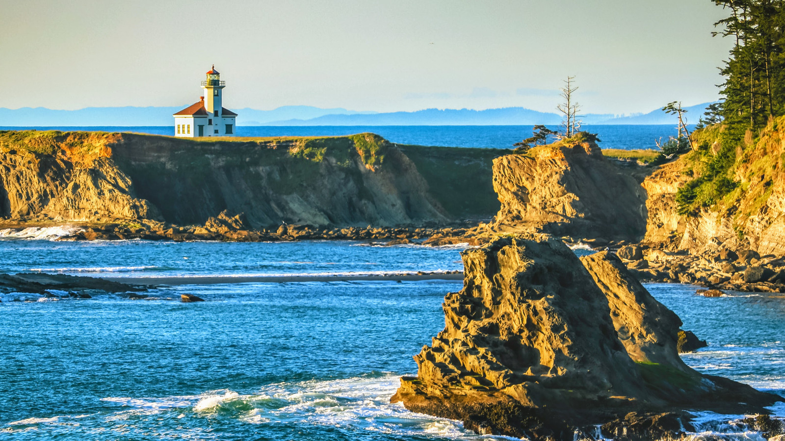 One Of Oregon's Most Underrated Beach Towns Has Three State Parks And A ...