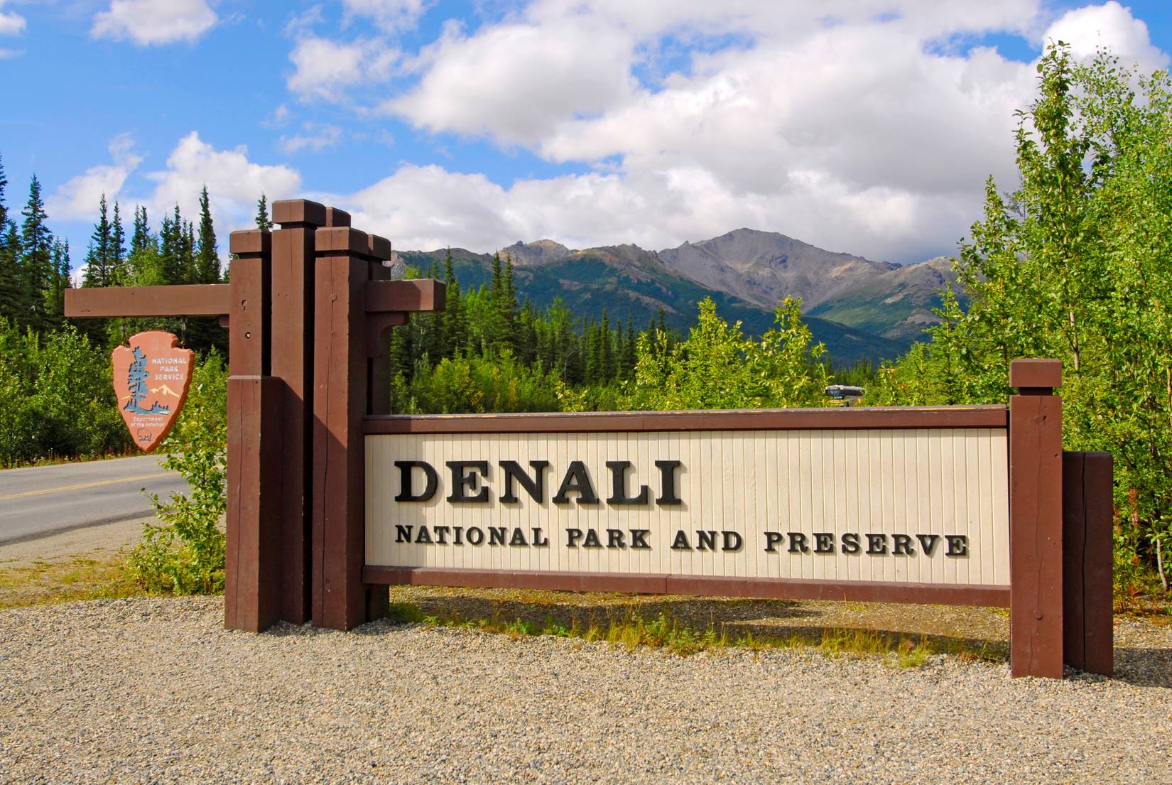 This Iconic Alaska Train Route Is One Of The Best Ways To View North ...