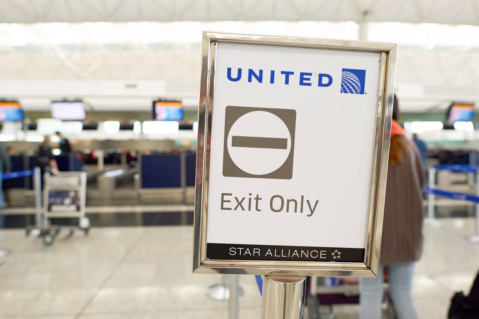 United Airlines Issues Travel Alert For Middle East: Pilot Diverts ...