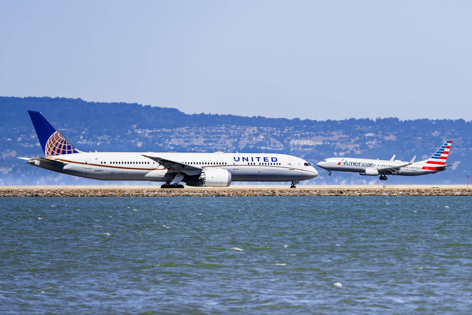American Airlines Ends United Airlines Merger Rumors With Stern Response