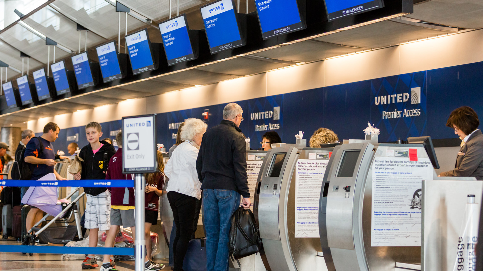 United Airlines Warns Passengers Of More Disruptions Following Ground ...
