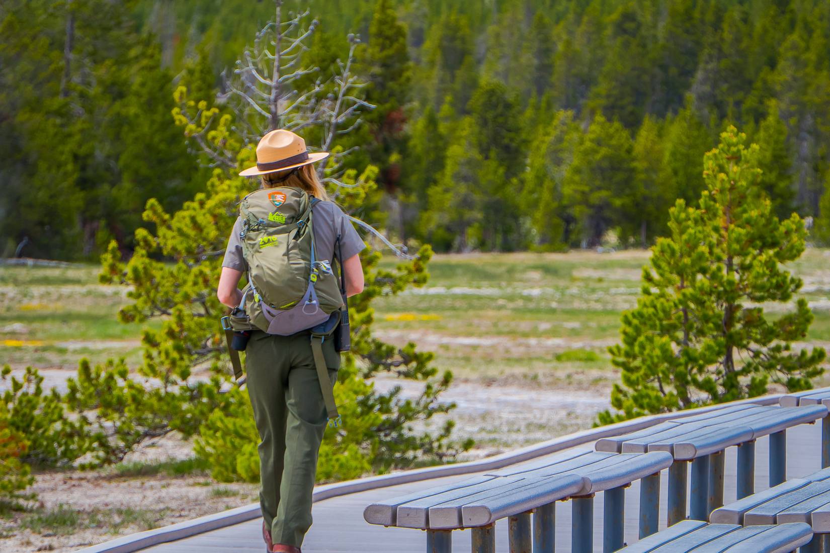 Yellowstone's New 9-Mile Trail Frustrates Visitors With A Sign ...