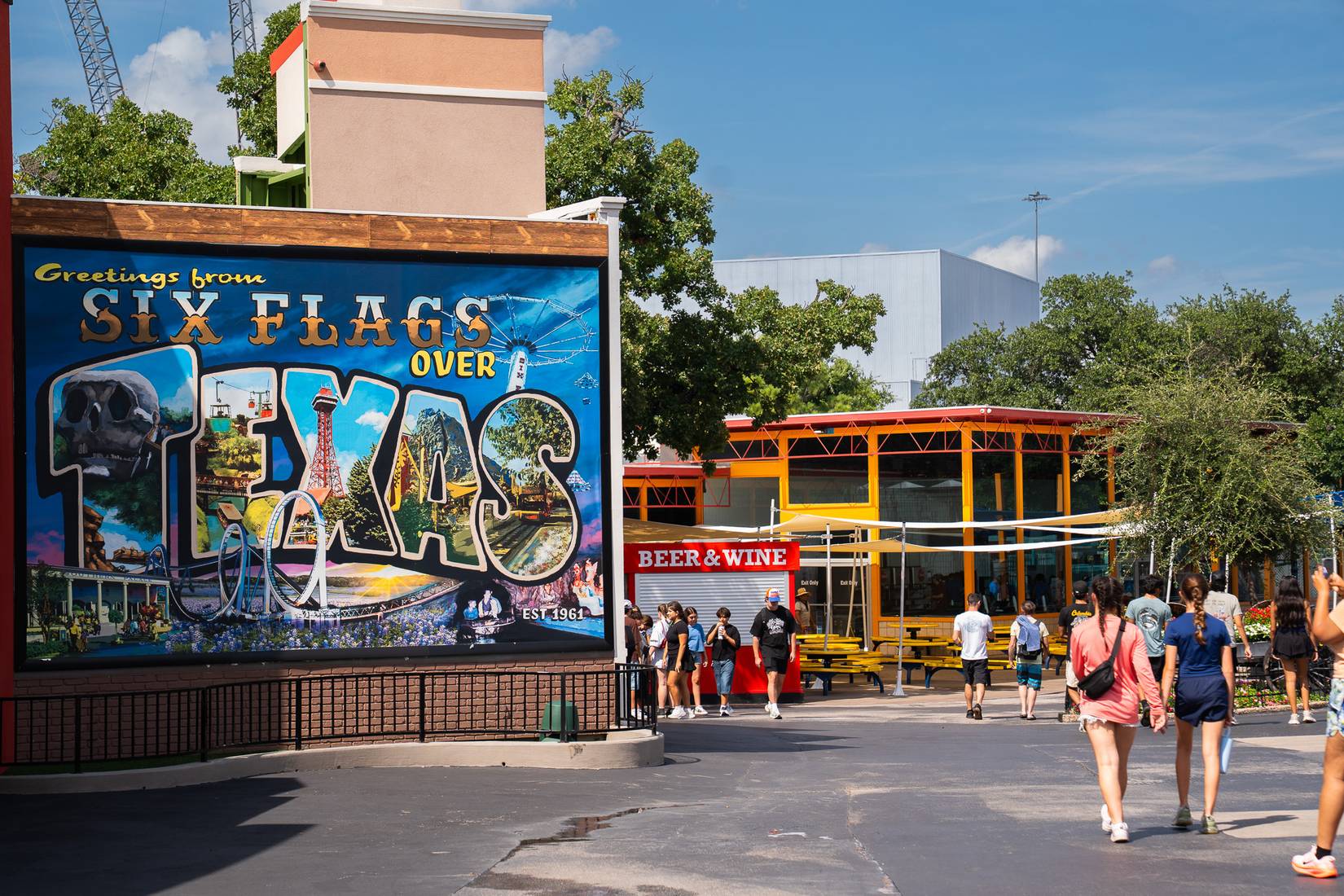 Six Flags Competitor Suspends New Policy After Sign Sparks Backlash ...