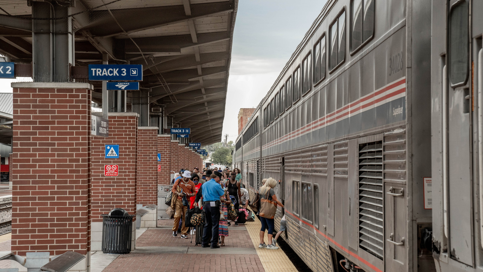 Amtrak Passengers Devastated As Lawmakers Consider Cutting Iconic ...