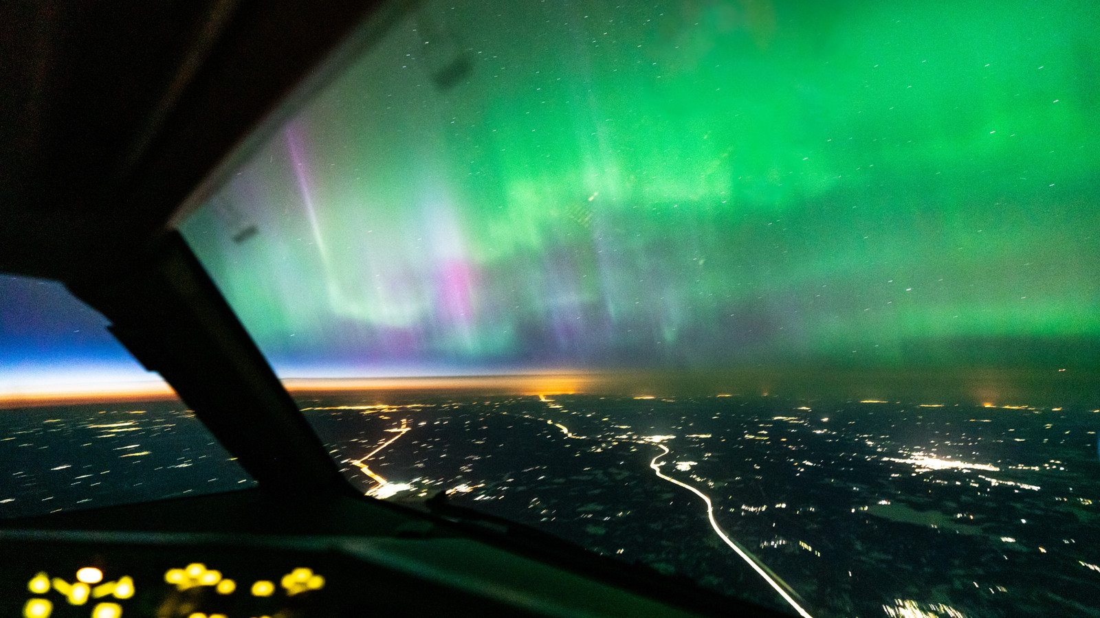 Delta Air Lines Passengers Rejoice Over Magical Northern Lights Moment ...