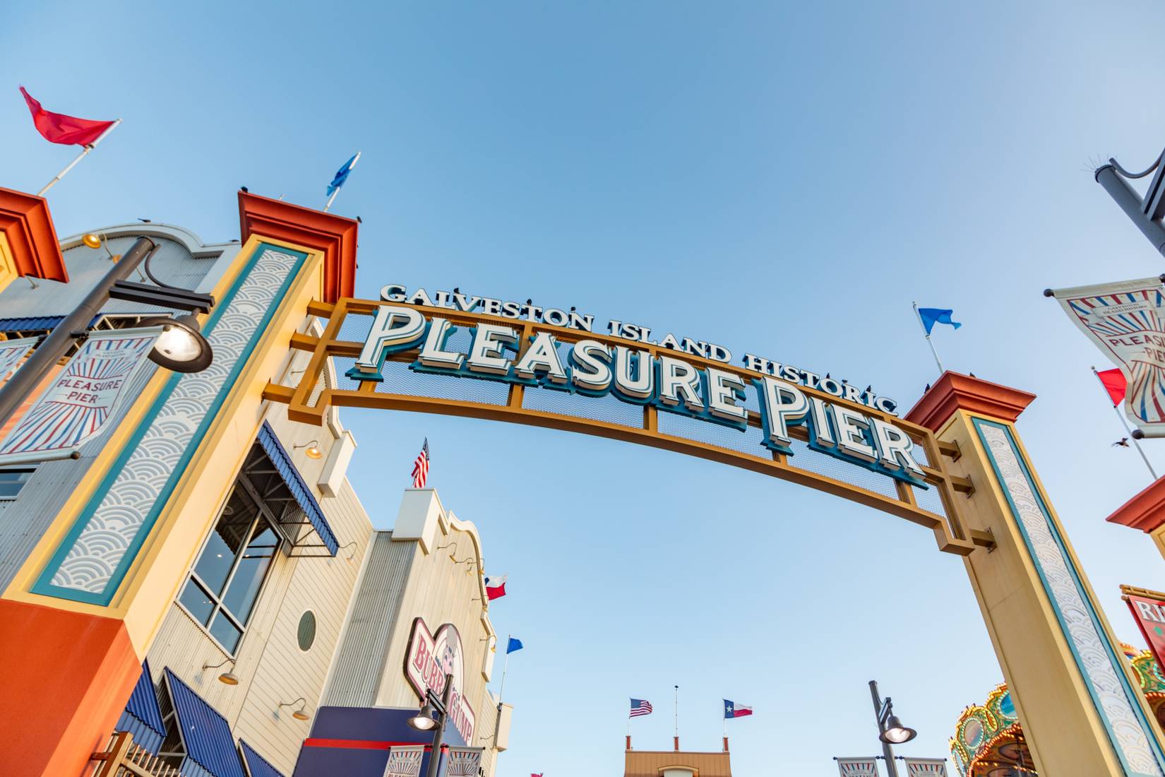 Galveston Amusement Park Evacuates Guests After 8 Students Hang Upside ...