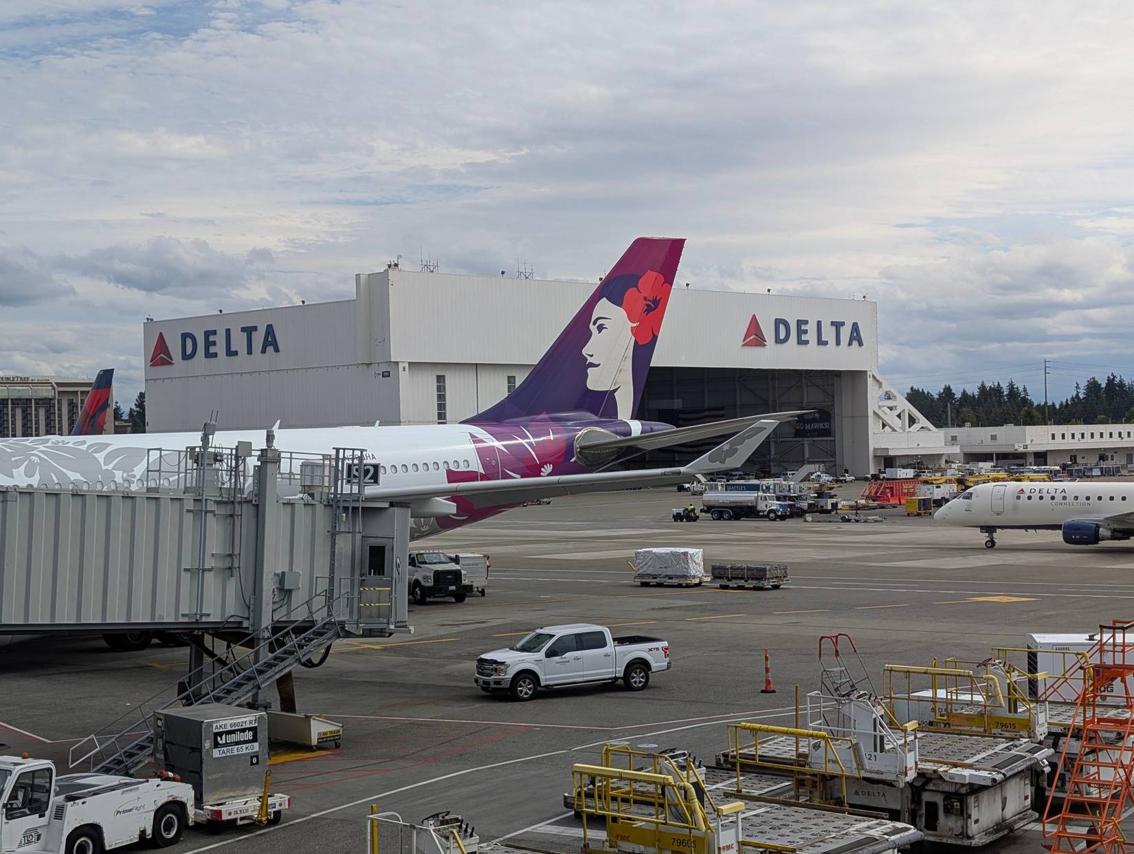 Hawaiian Airlines Employees Face A Dress Code Ban As Alaska Airlines ...