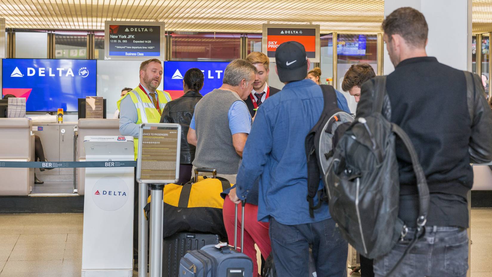 "Show Your Credit Card": Delta Air Lines' "Nonsensical" Check-In Rule ...