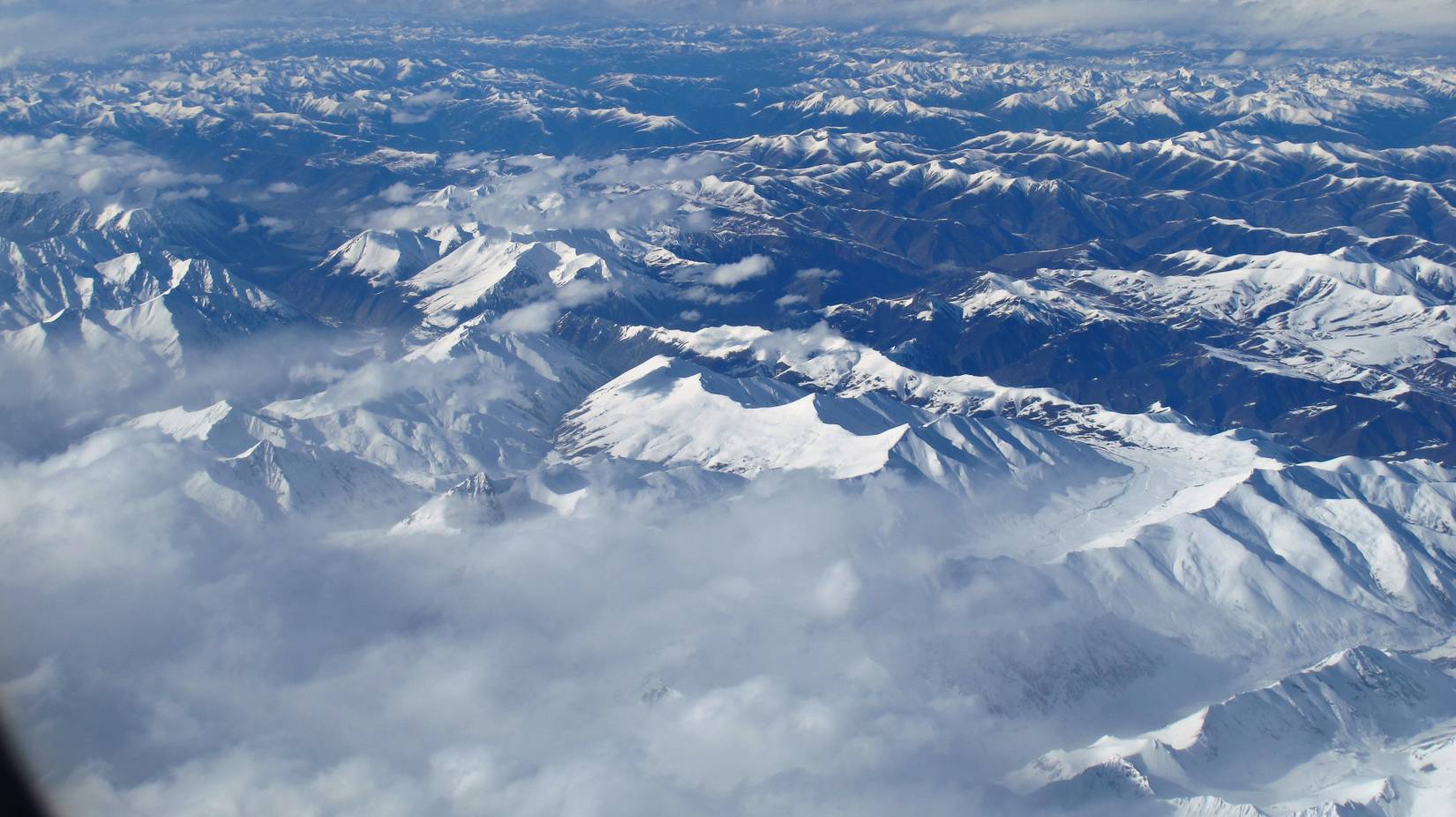 Delta Air Lines First-Class Passengers Keep Windows Closed And Miss Out ...