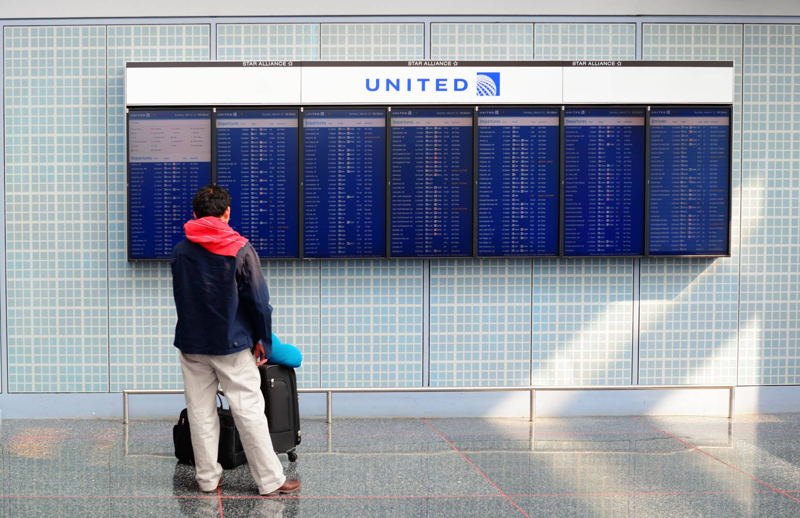 United Airlines Faces Customer Service Meltdown As Major Hub Leaves ...