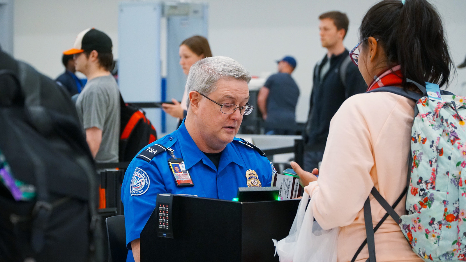 TSA Warns Travelers That A Dead Phone Could Get You In Trouble With ...