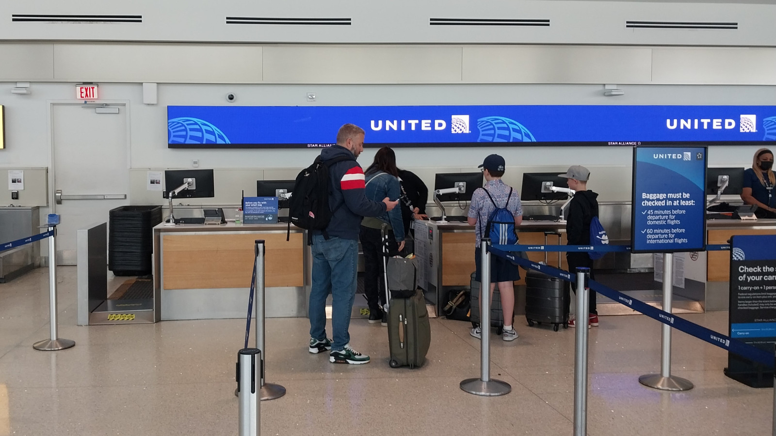 United Airlines Passenger Receives Rare "Red Light" Warning At Check-In ...