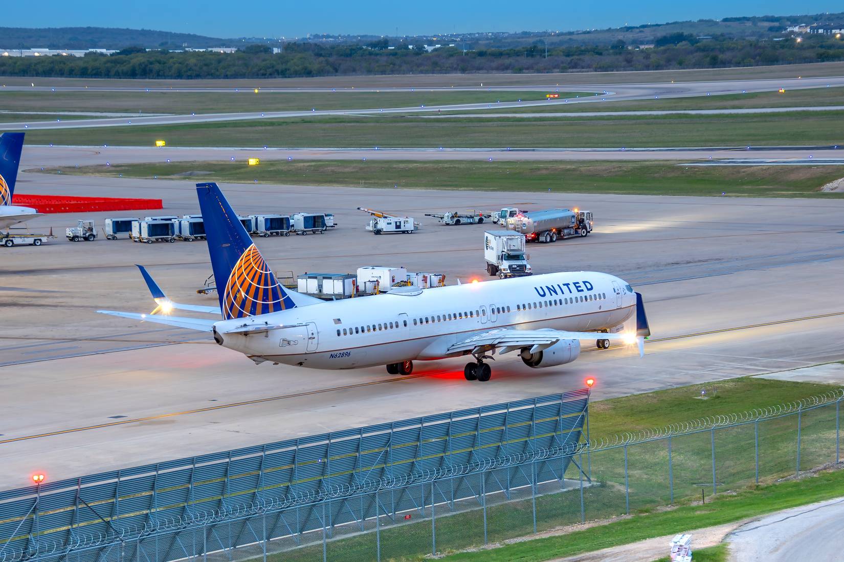 United Airlines Passenger Receives Rare "Red Light" Warning At Check-In ...